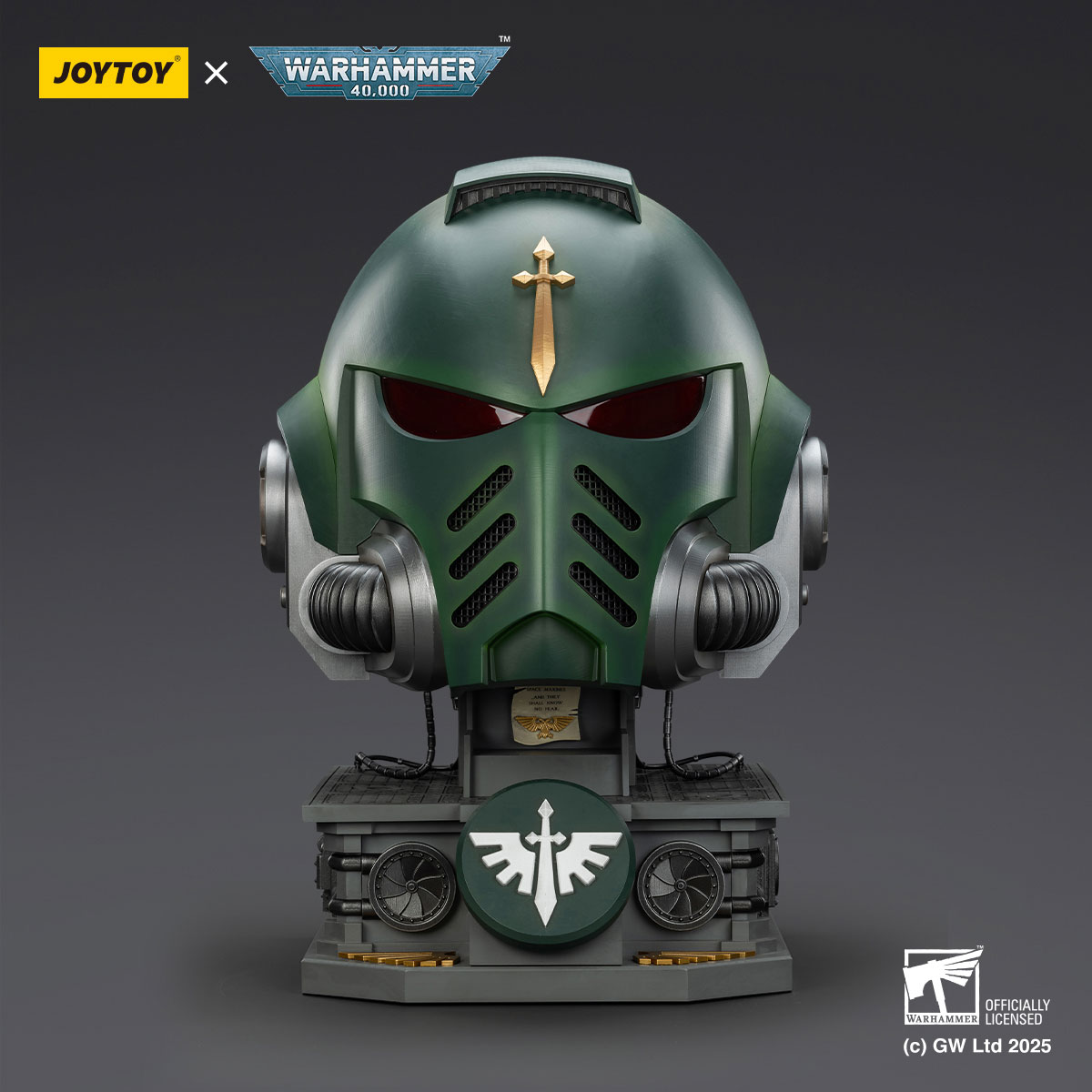 JOYTOY x Warhammer: Dark Angels Helmet & Display Stand Set